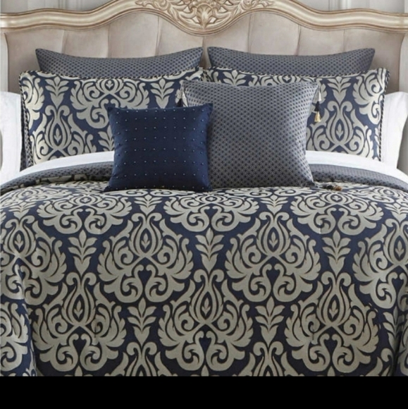 Waterford | Bedding | Waterford 8piece Comforter Set Navy | Poshmark